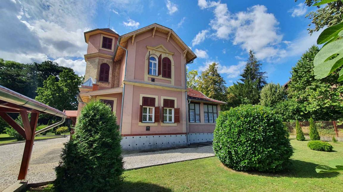 90 M² Apartment ∙ 2 Bedrooms ∙ 8 Guests - Balatonföldvár