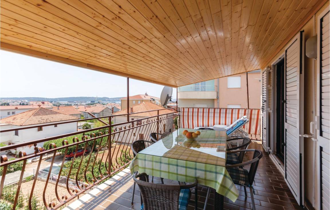 100 M² Apartment ∙ 3 Bedrooms ∙ 6 Guests - Trogir