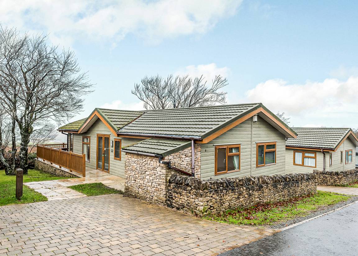 Chalet ∙ 2 Bedrooms ∙ 4 Guests - Greystoke Castle