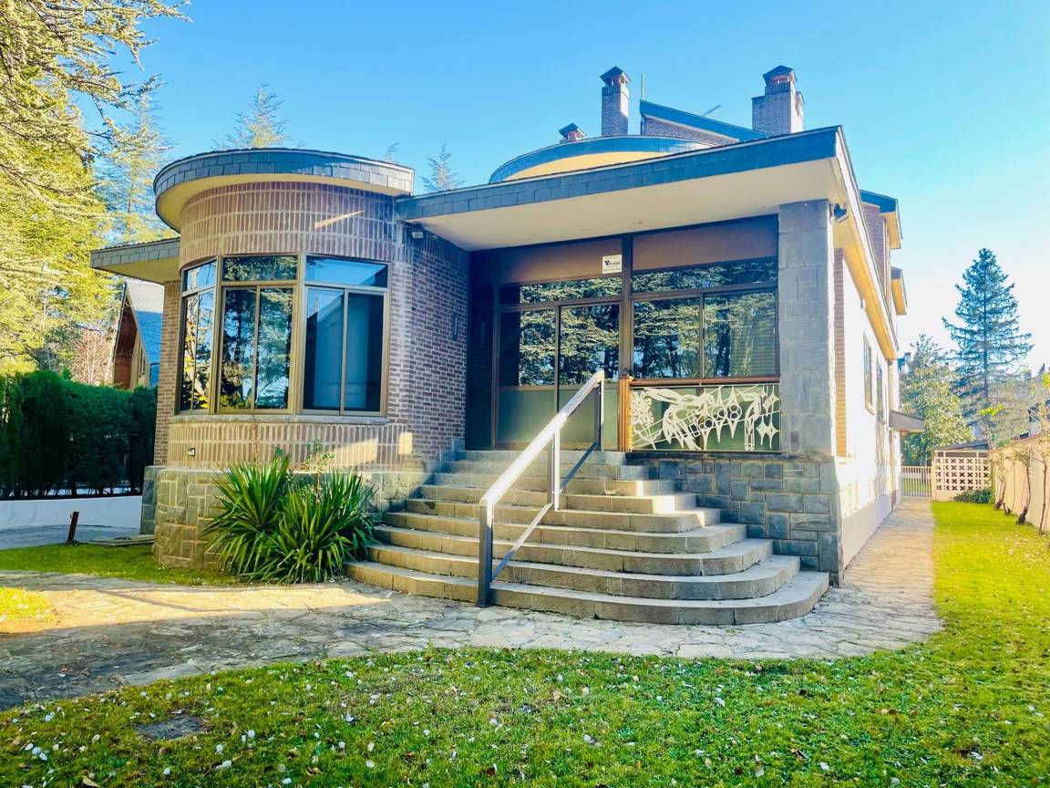 200 M² Casa ∙ 7 Habitaciones ∙ 17 Huéspedes - Jaca