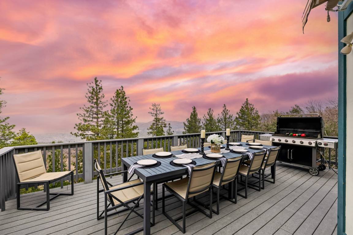 360 M² House ∙ 6 Bedrooms ∙ 12 Guests - Crestline, CA