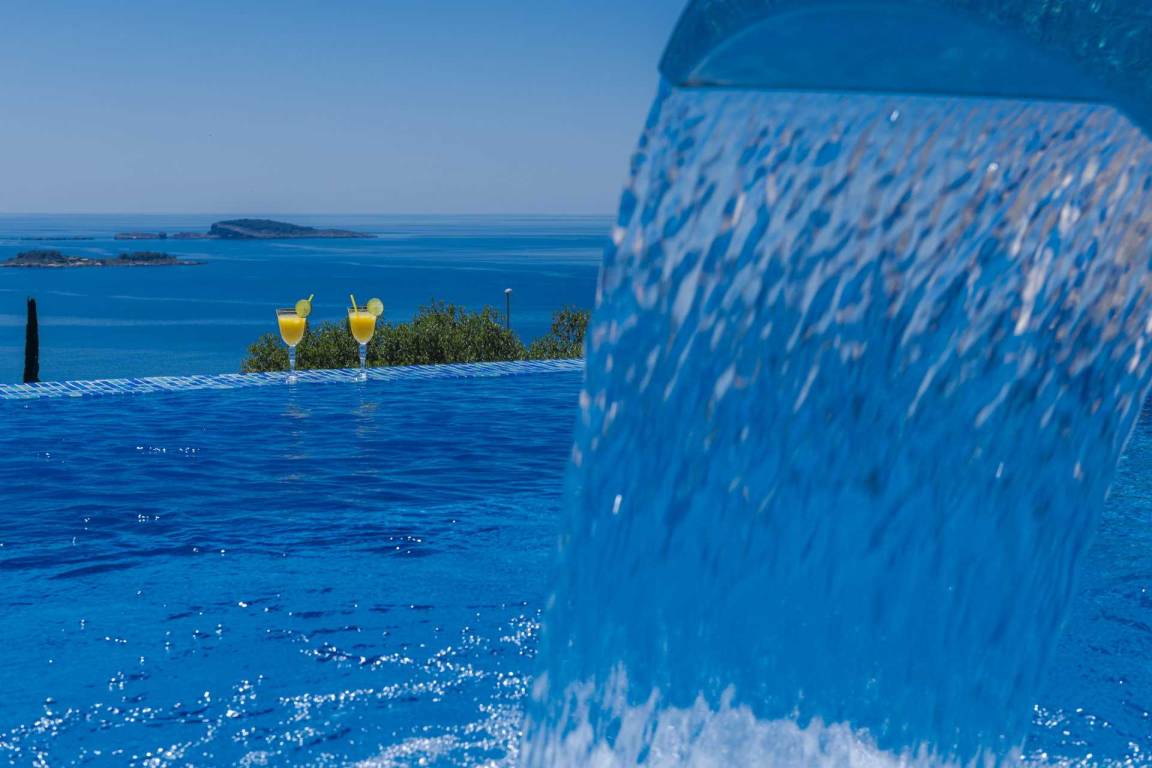 320 M² Villa ∙ 5 Bedrooms ∙ 10 Guests - Cavtat