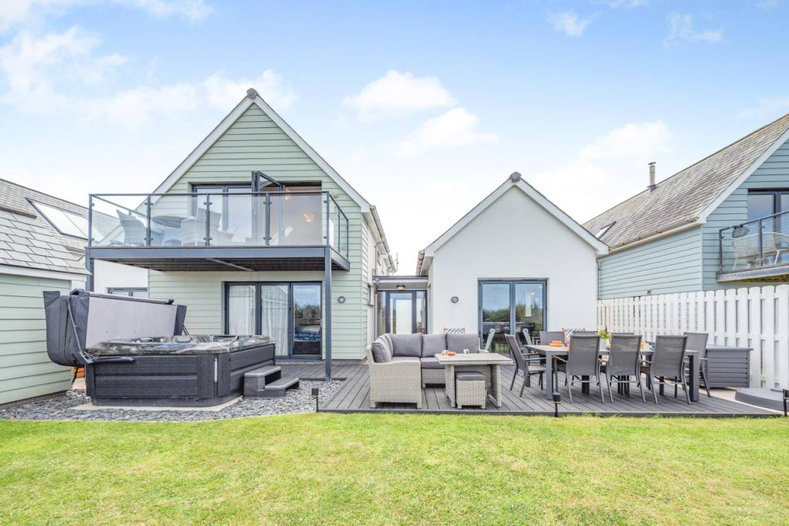Cottage ∙ 4 Bedrooms ∙ 8 Guests - Appledore