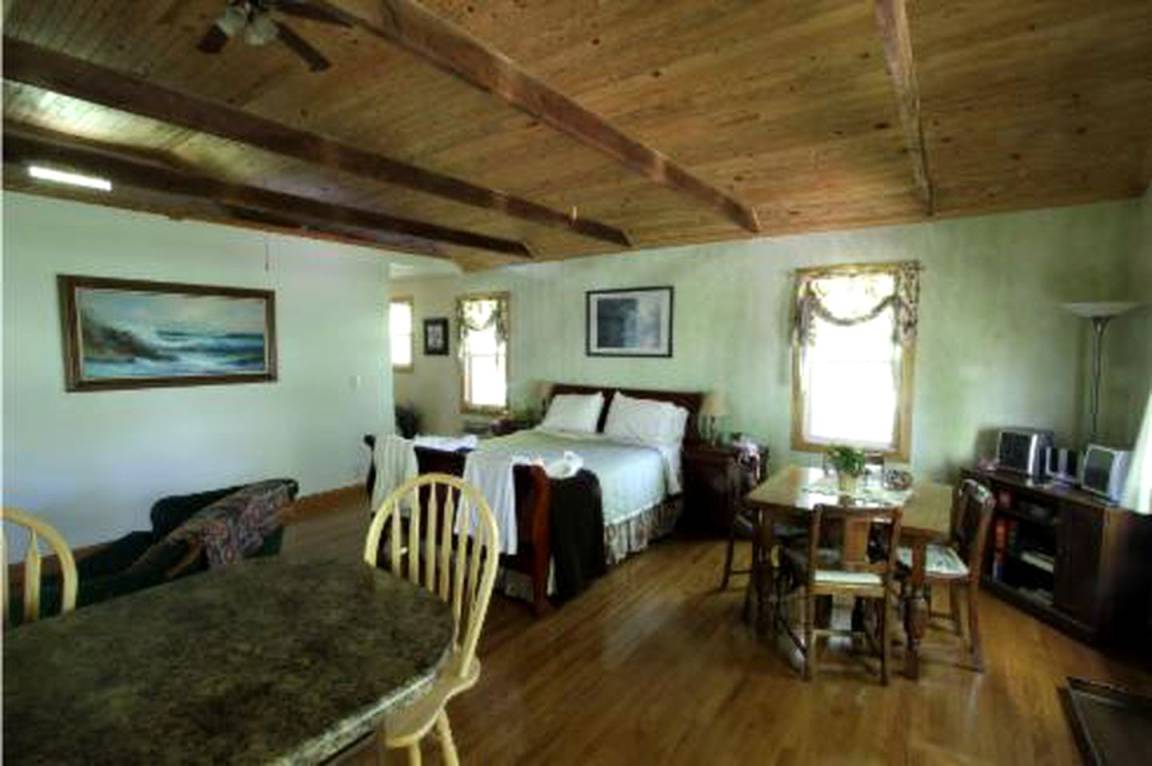 Lodge ∙ 1 Bedroom ∙ 2 Guests - Big Bend, WI