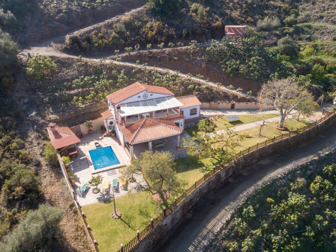 255 M² Villa ∙ 4 Schlafzimmer ∙ 8 Gäste - Nerja