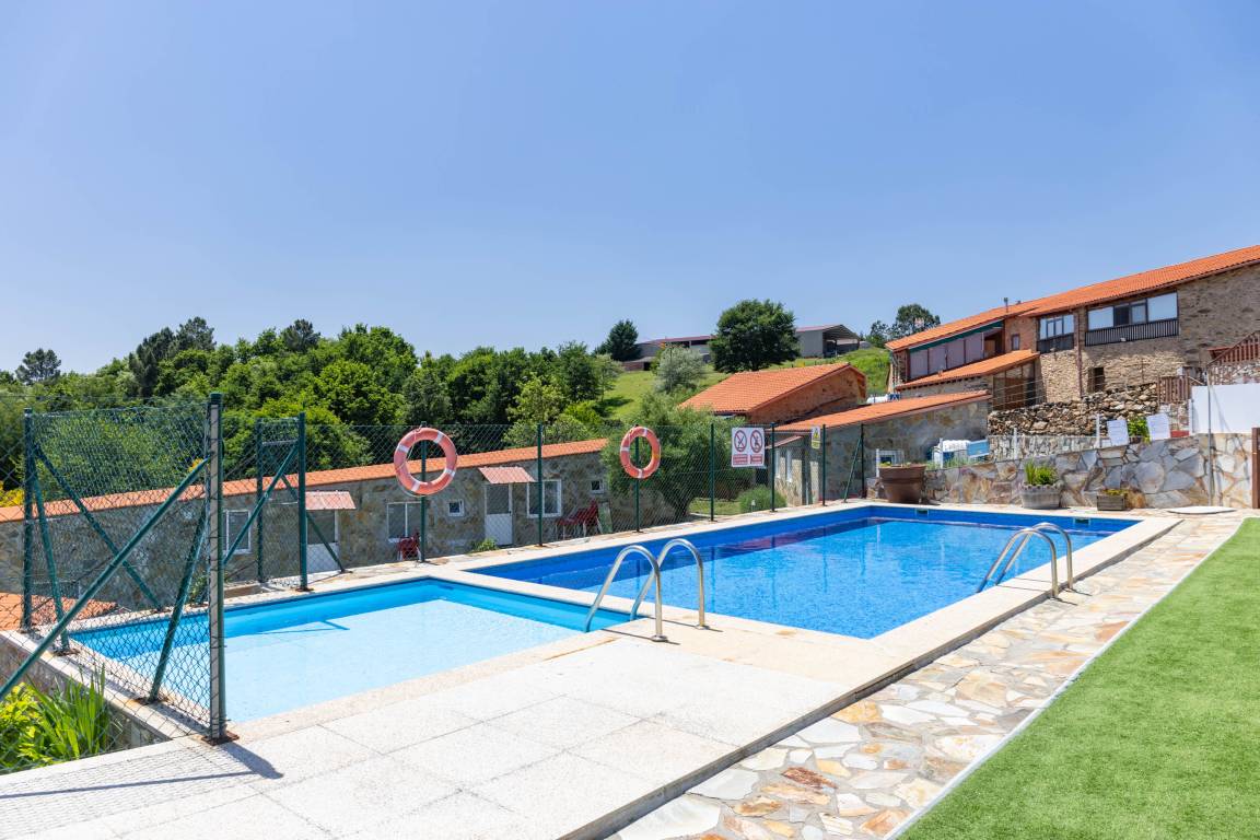 100 M² Apartamento ∙ 2 Habitaciones ∙ 4 Huéspedes - Castro Caldelas