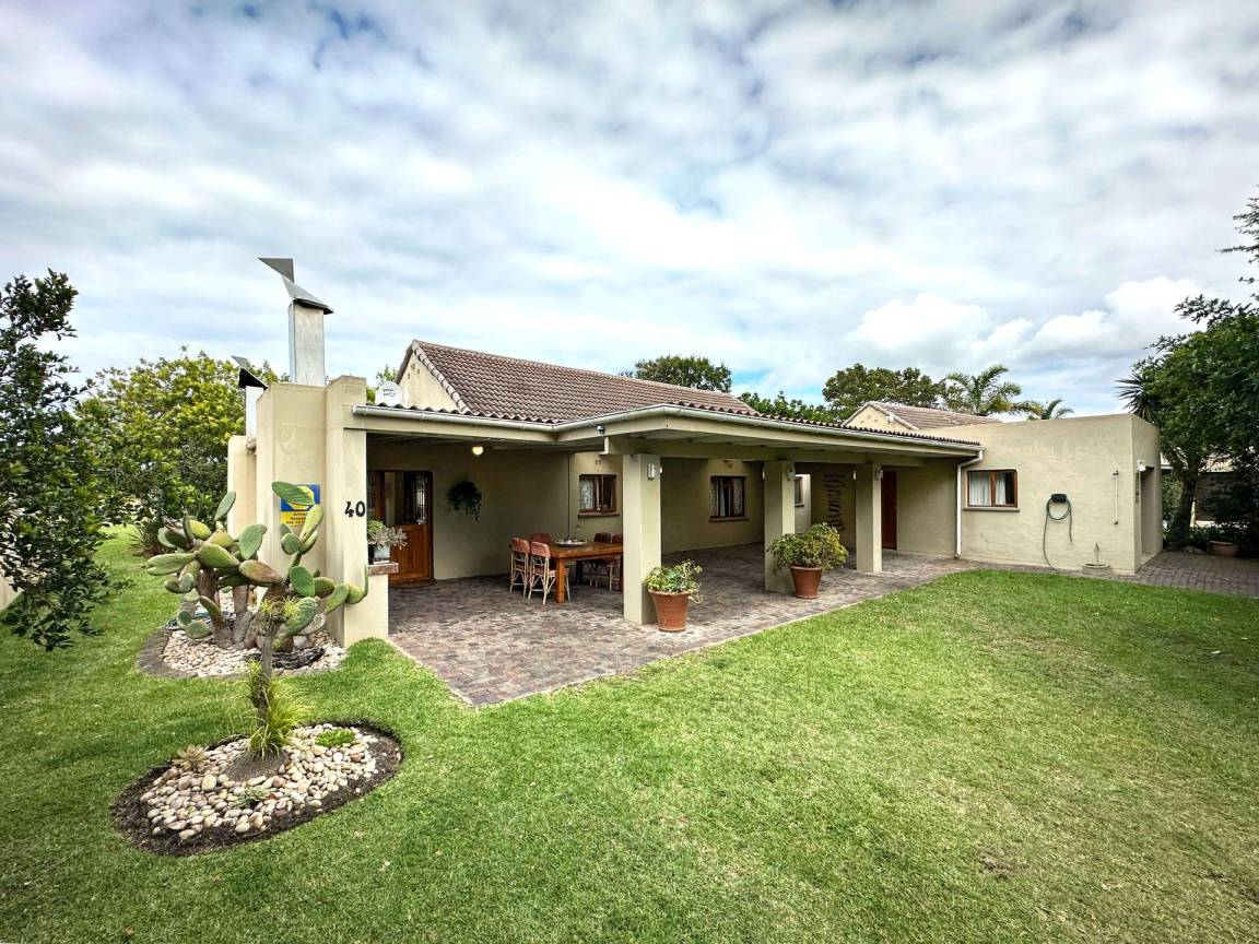 210 M² House ∙ 4 Bedrooms ∙ 8 Guests - Western Cape