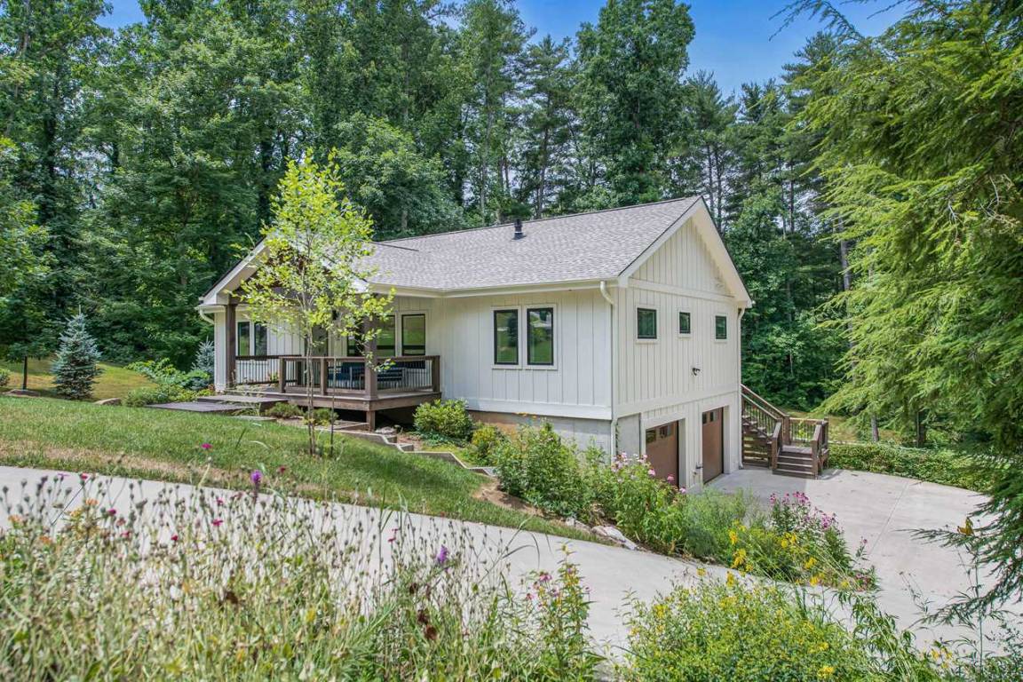 233 M² House ∙ 4 Bedrooms ∙ 12 Guests - Asheville, NC
