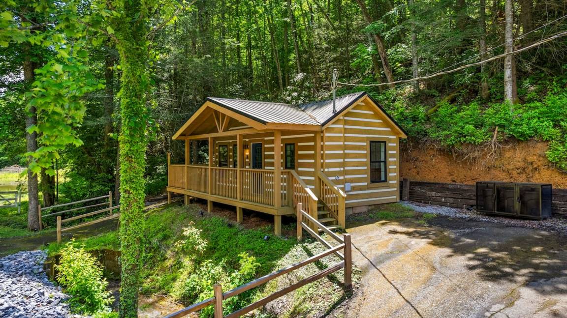 Apartment ∙ 1 Bedroom ∙ 2 Guests - Gatlinburg, TN