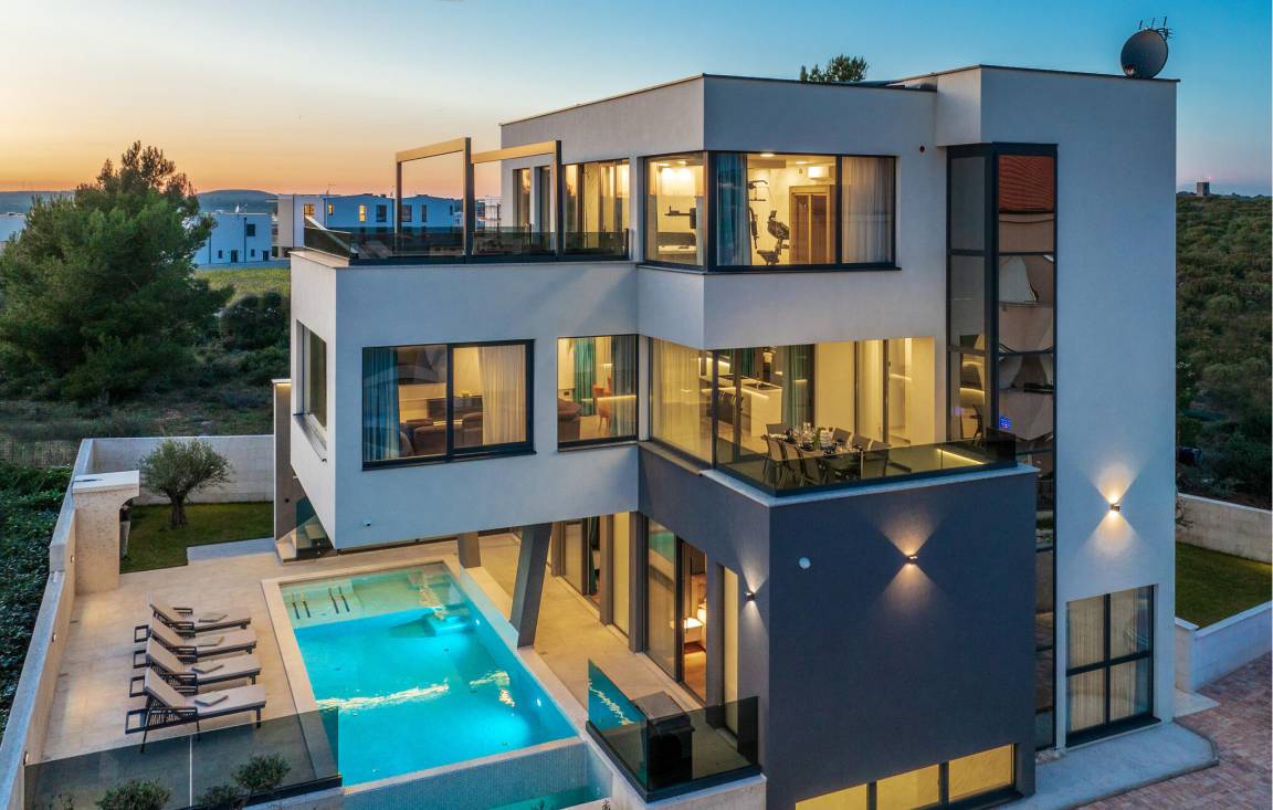 380 M² Ferienhaus ∙ 4 Schlafzimmer ∙ 8 Gäste - Ližnjan