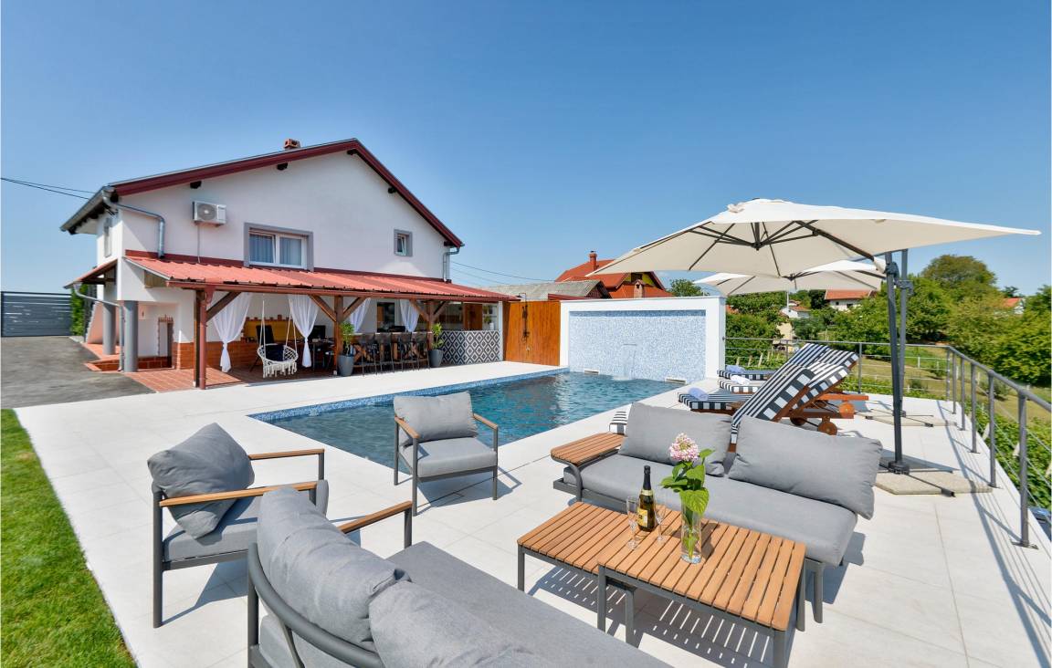 120 M² House ∙ 2 Bedrooms ∙ 6 Guests - Croatia