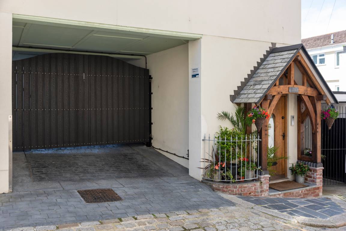 200 M² Apartment ∙ 3 Bedrooms ∙ 5 Guests - Plymouth