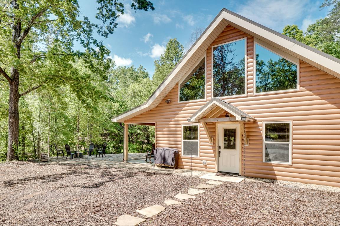 97 M² House ∙ 2 Bedrooms ∙ 4 Guests - Cleveland, GA