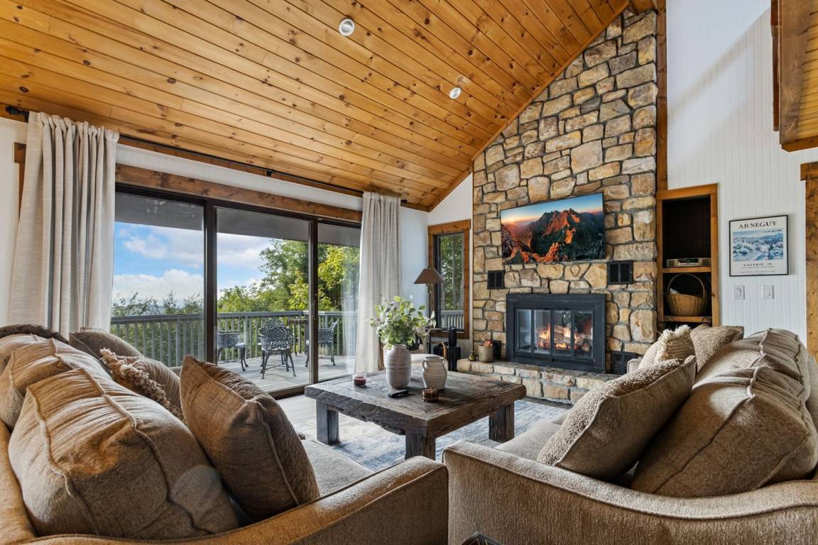 279 M² Cabin ∙ 4 Bedrooms ∙ 10 Guests - Beech Mountain, NC