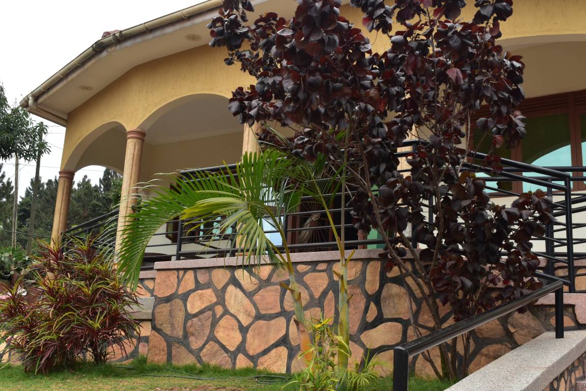 95 M² House ∙ 5 Bedrooms ∙ 7 Guests - Kampala
