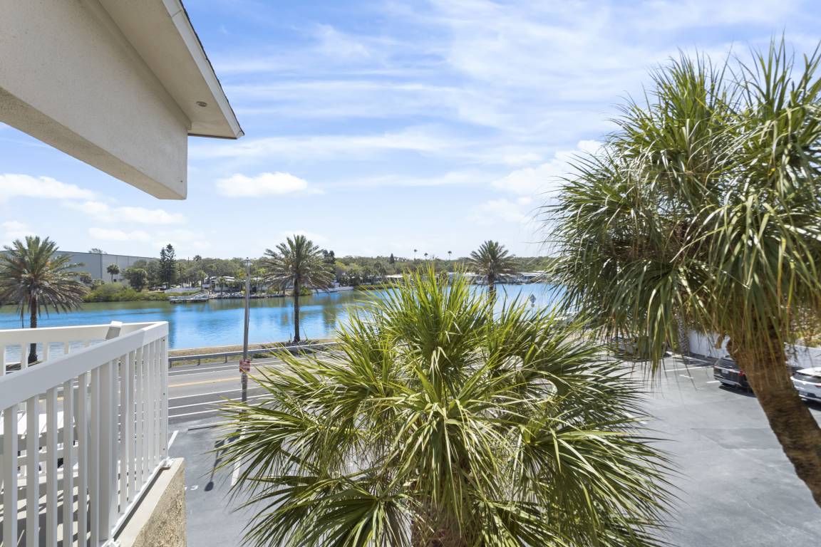 Condo ∙ 1 Bedroom ∙ 4 Guests - Indian Rocks Beach, FL