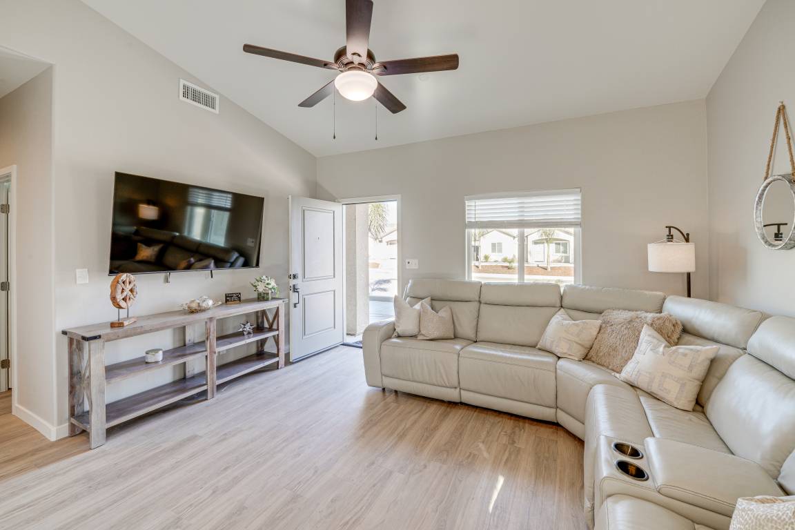 78 M² House ∙ 2 Bedrooms ∙ 4 Guests - Bakersfield, CA