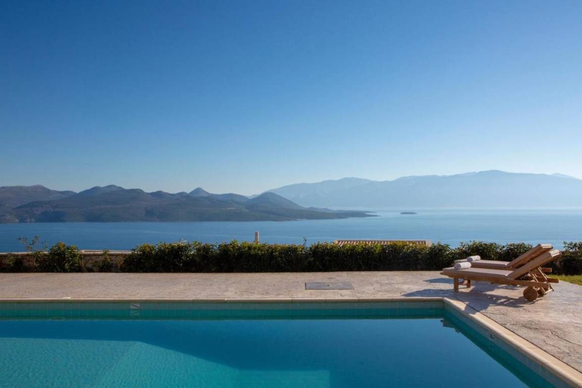 145 M² Villa ∙ 3 Bedrooms ∙ 8 Guests - Lefkada