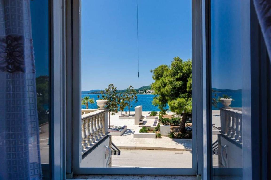 180 M² Apartment ∙ 3 Bedrooms ∙ 6 Guests - Slano