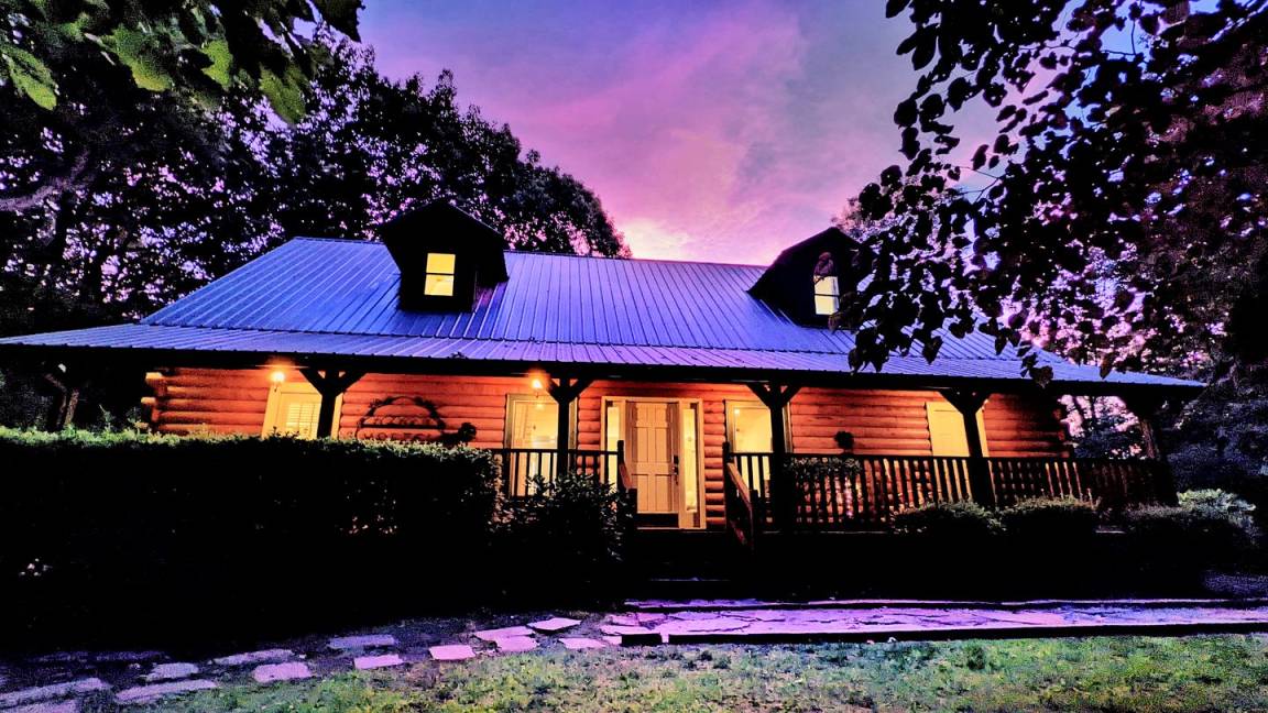 Accommodation ∙ 1 Bedroom ∙ 2 Guests - Dahlonega, GA