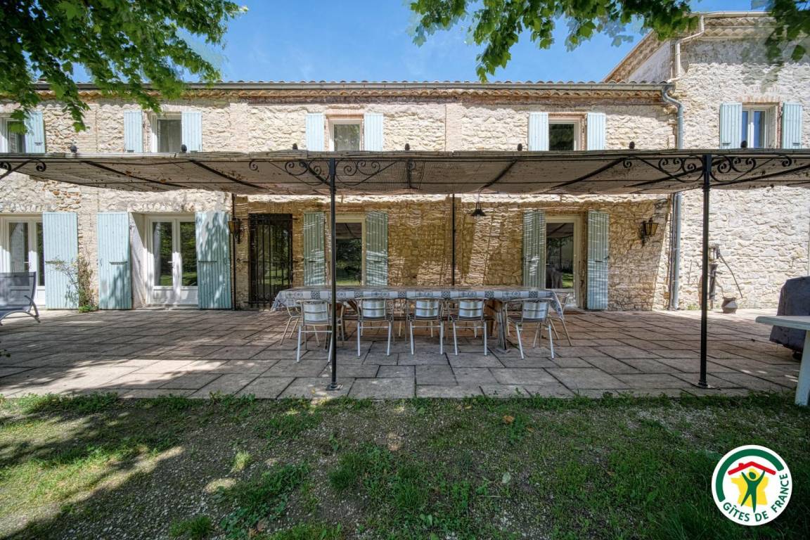 240 M² Gîte ∙ 5 Chambres ∙ 10 Personnes - Montélimar
