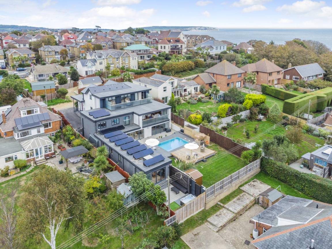 Cottage ∙ 10 Bedrooms ∙ 20 Guests - Hampshire