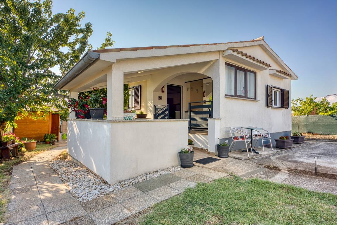 45 M² Huis ∙ 1 Slaapkamer ∙ 3 Gasten - Banjole