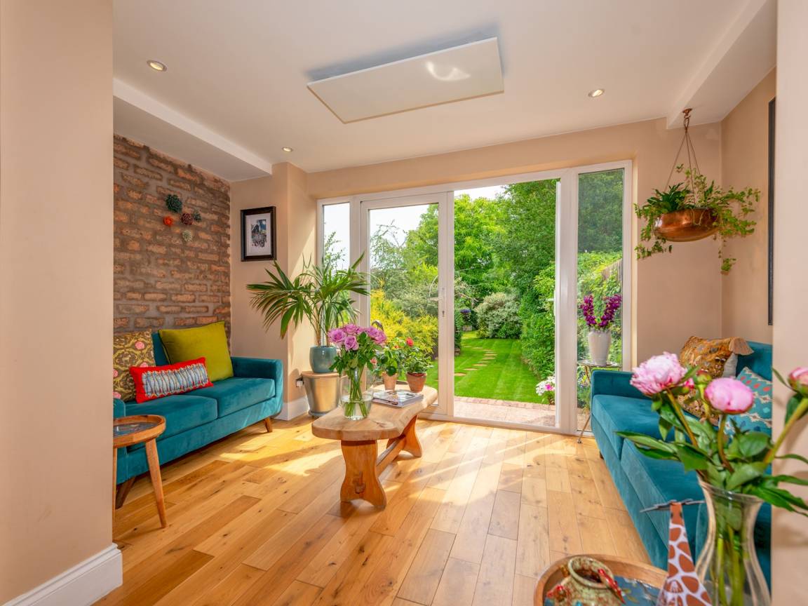 93 M² House ∙ 2 Bedrooms ∙ 4 Guests - Stafford, UK