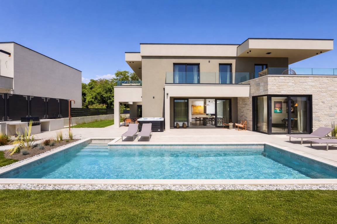 350 M² Villa ∙ 4 Bedrooms ∙ 8 Guests - Porec