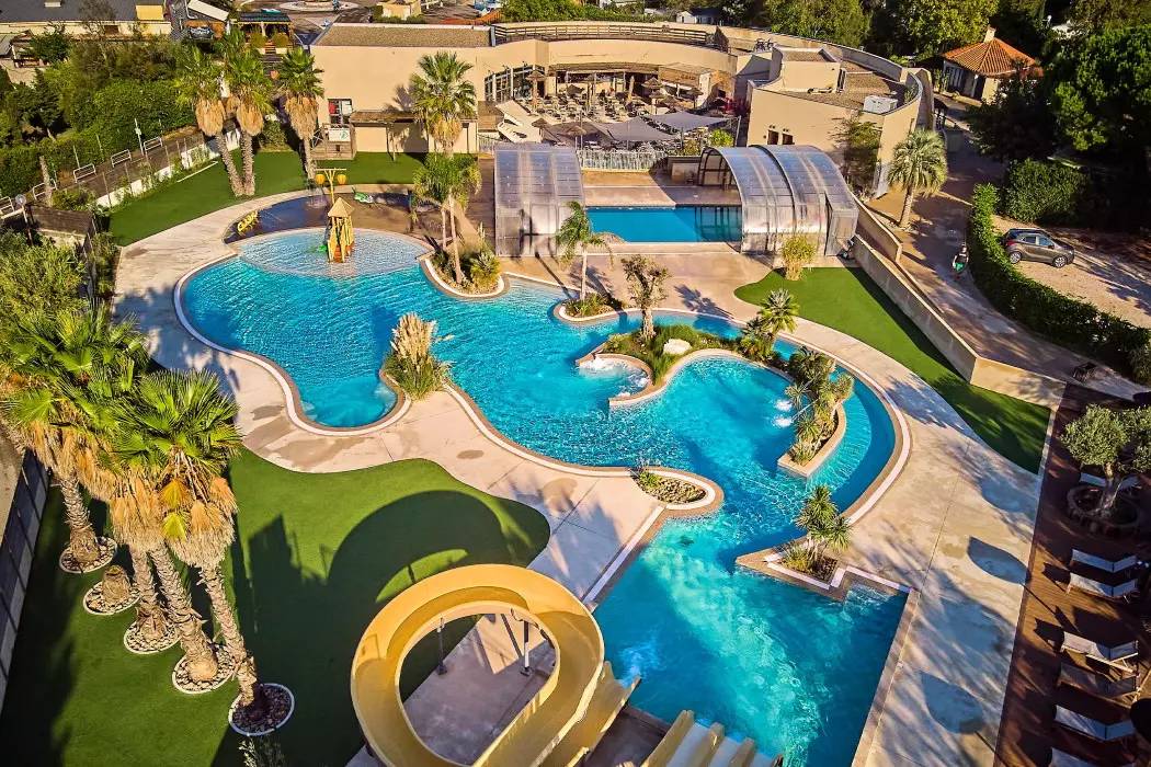 42 M² Caravan ∙ 4 Bedrooms ∙ 8 Guests - Sainte-Marie