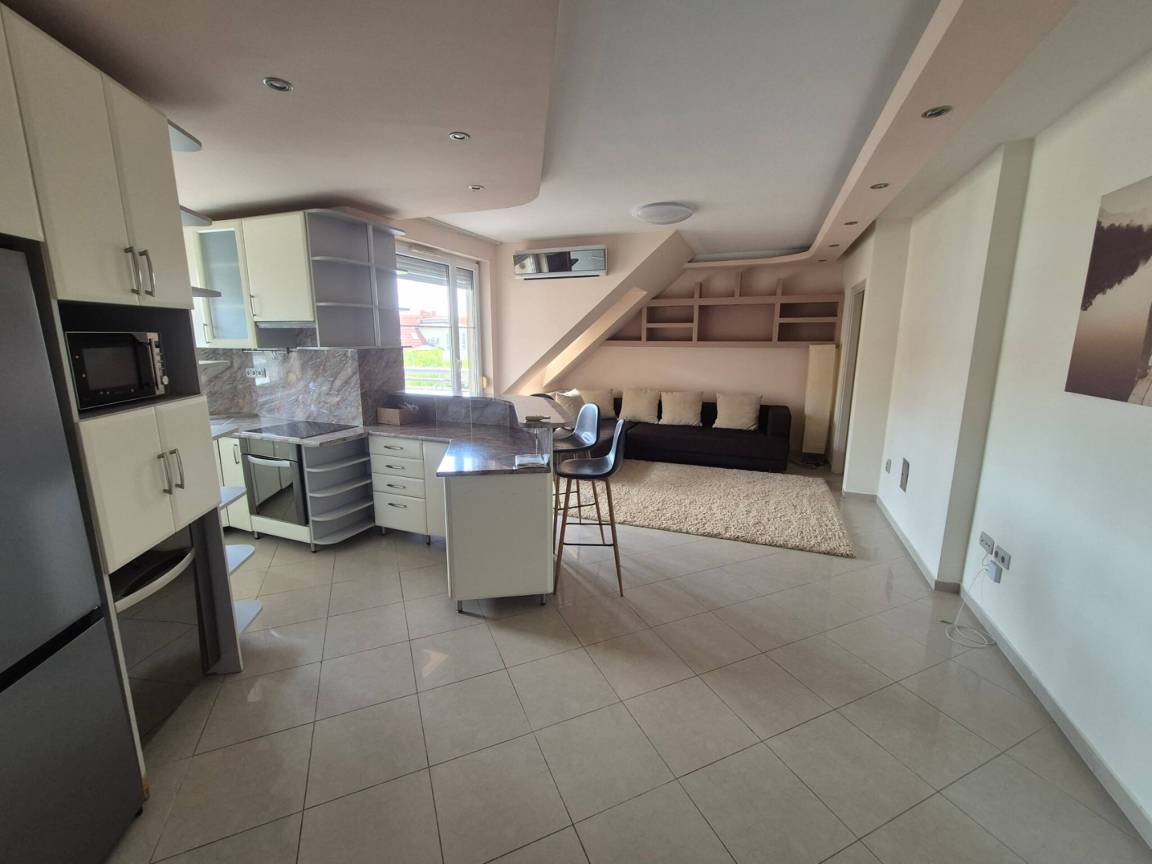80 M² Ferienwohnung ∙ 2 Schlafzimmer ∙ 2 Gäste - Kecskemét