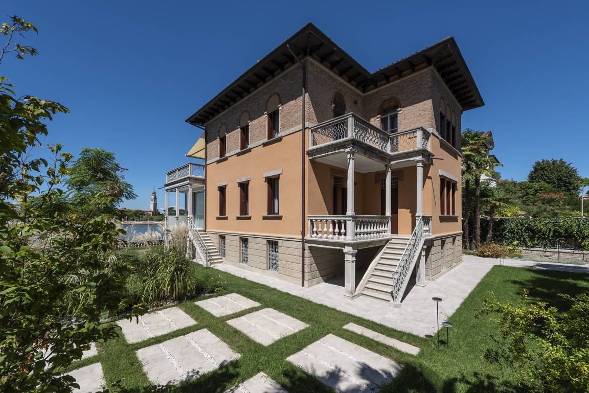 240 M² Villa ∙ 4 Bedrooms ∙ 8 Guests - Venice