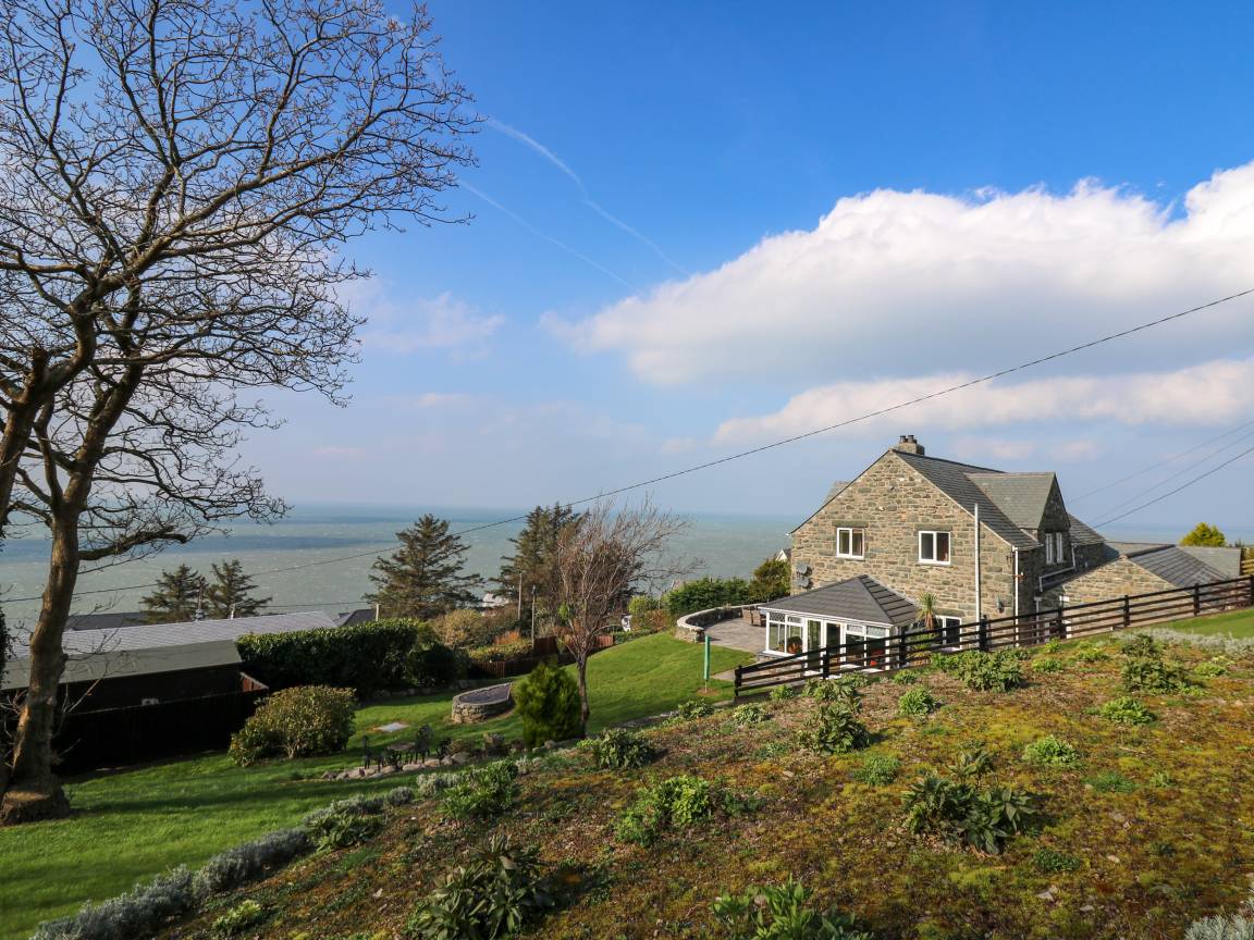 Cottage ∙ 7 Bedrooms ∙ 14 Guests - Barmouth
