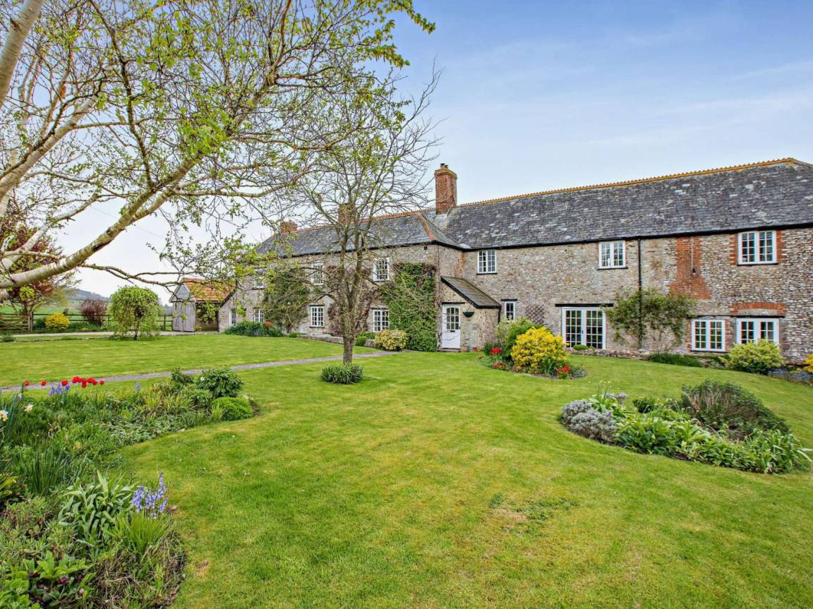 Cottage ∙ 3 Bedrooms ∙ 6 Guests - Axminster