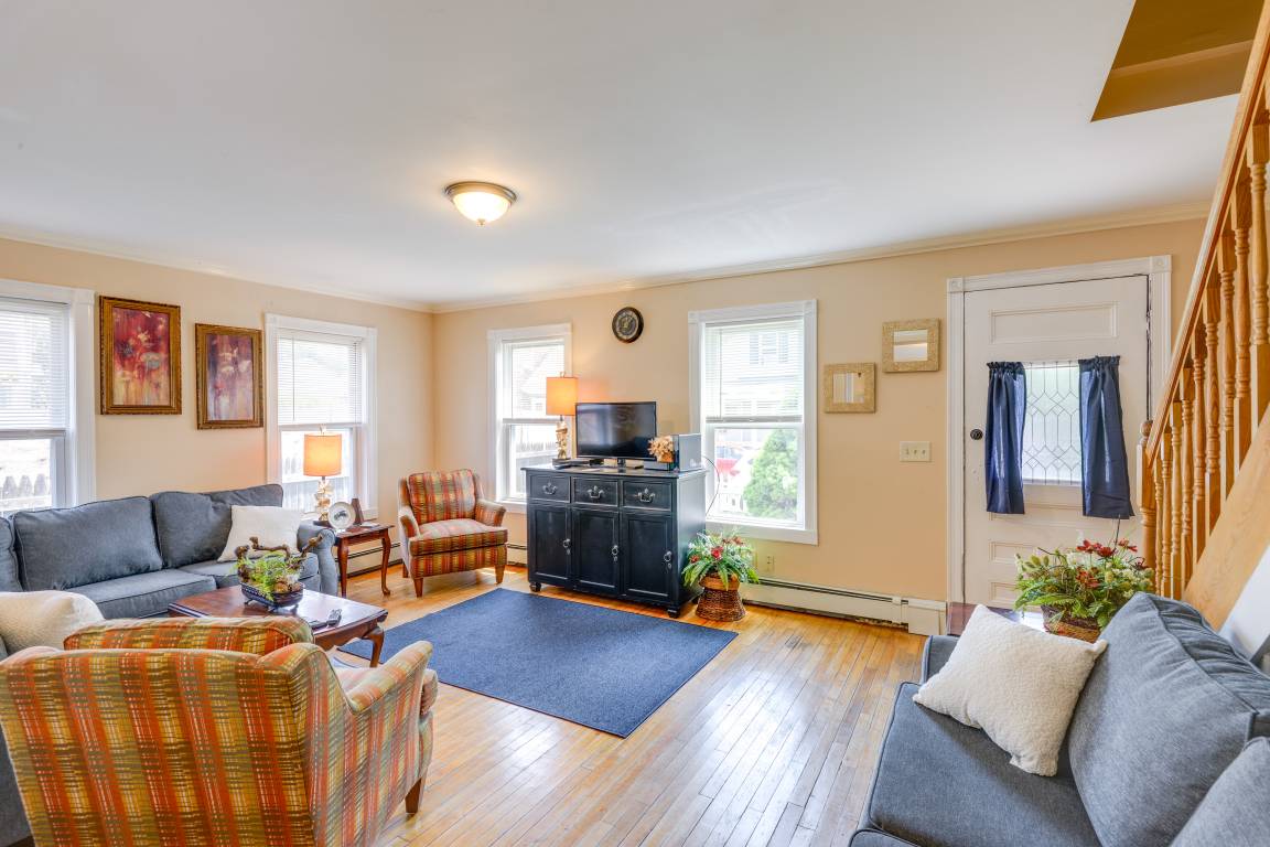 204 M² House ∙ 5 Bedrooms ∙ 9 Guests - Claremont, NH