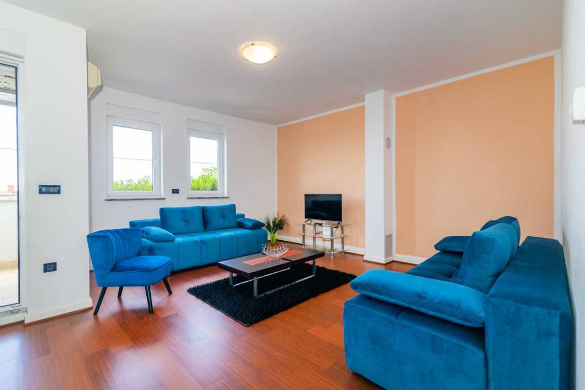 75 M² Apartment ∙ 2 Bedrooms ∙ 5 Guests - Crikvenica