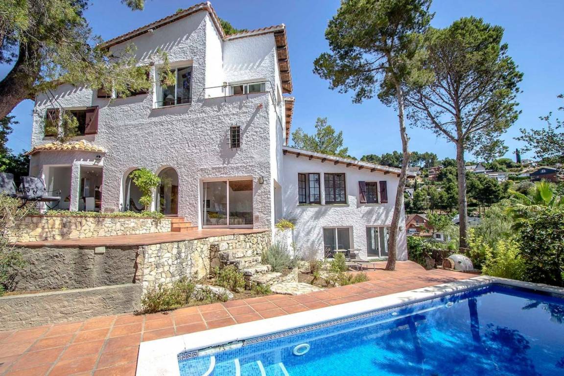 286 M² Villa ∙ 7 Slaapkamers ∙ 14 Gasten - Corbera de Llobregat