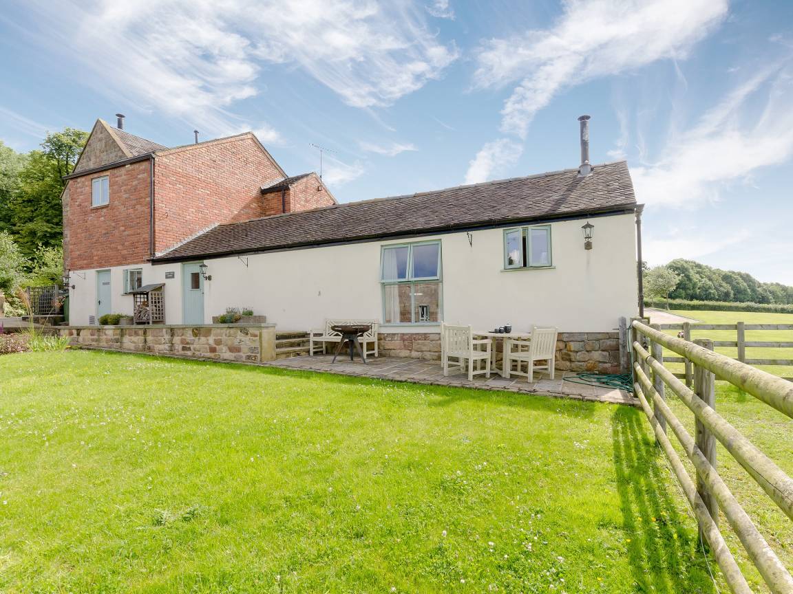 Cottage ∙ 2 Bedrooms ∙ 4 Guests - Staffordshire