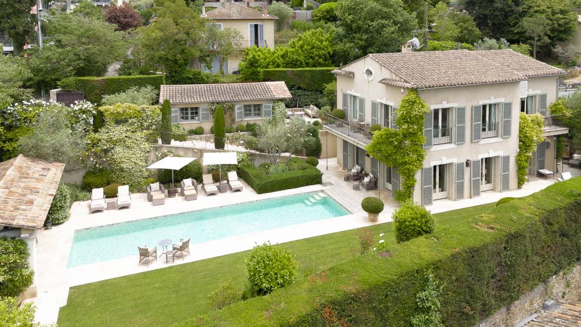 250 M² Villa ∙ 5 Chambres ∙ 10 Personnes - Valbonne