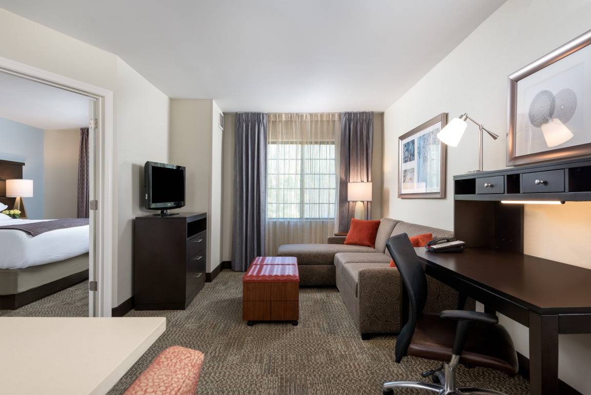 Condo ∙ 2 Bedrooms ∙ 6 Guests - Clifton, VA