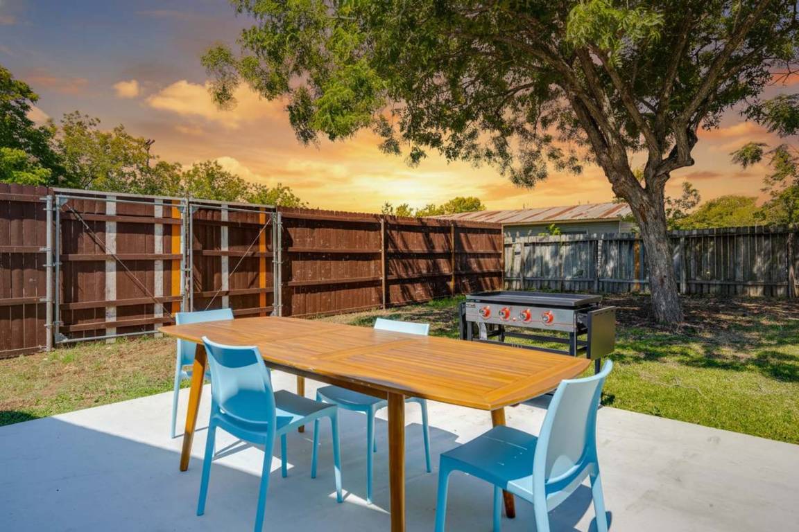 House ∙ 3 Bedrooms ∙ 16 Guests - Blanco State Park, Blanco