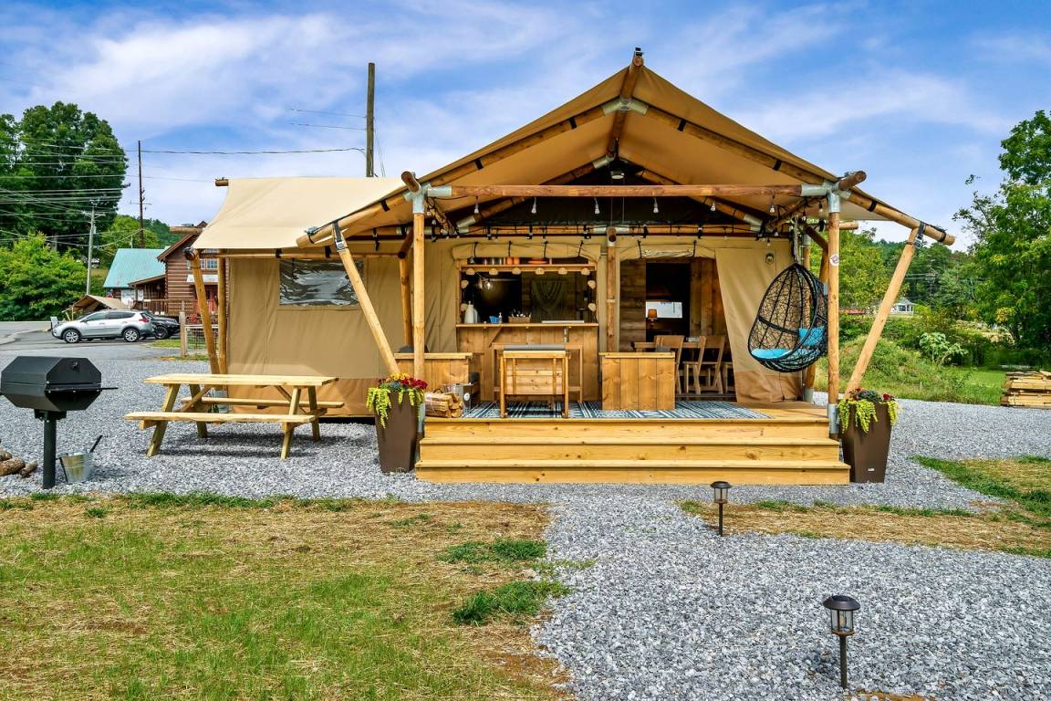 Acampamento ∙ 2 Quartos ∙ 5 Hóspedes - Townsend, TN