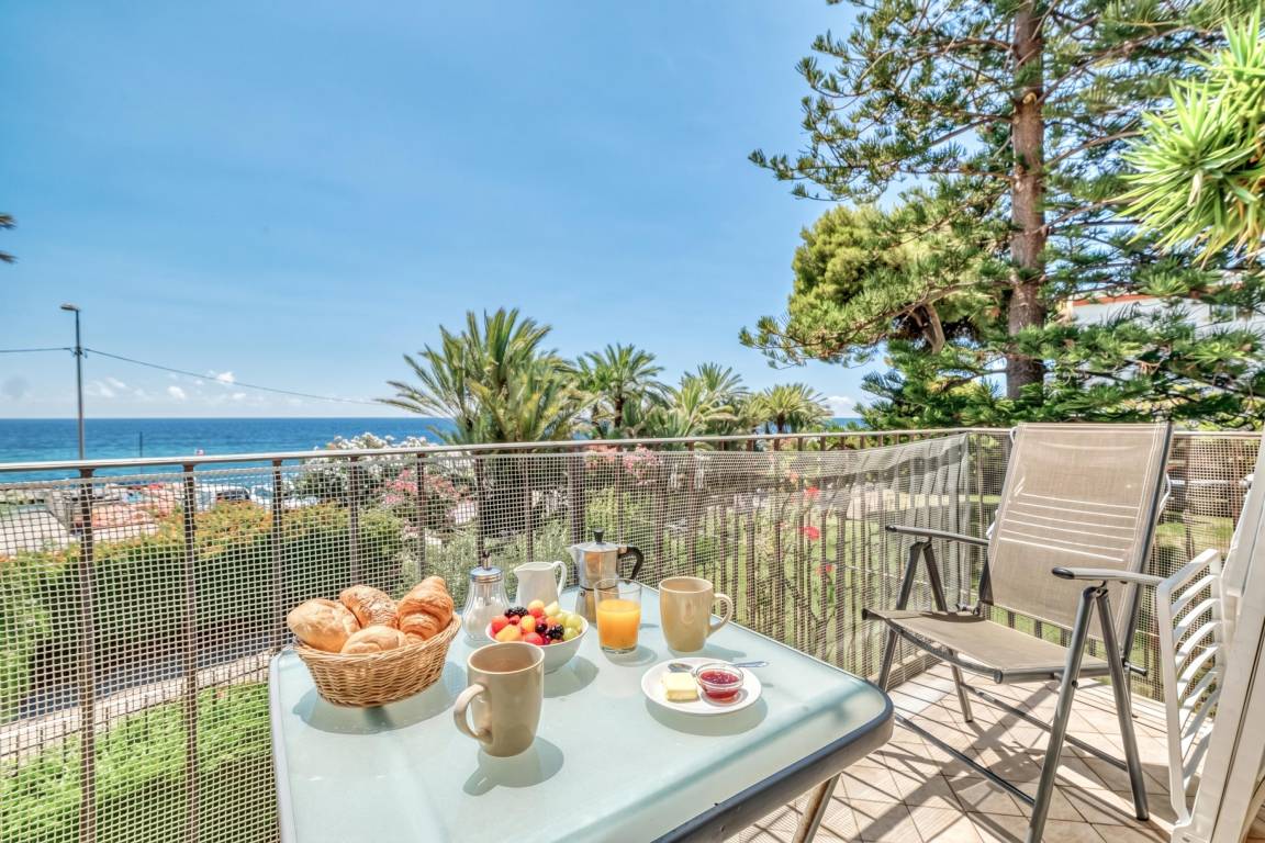 75 M² Appartamento Vacanza ∙ 2 Camere Da Letto ∙ 6 Ospiti - Sanremo