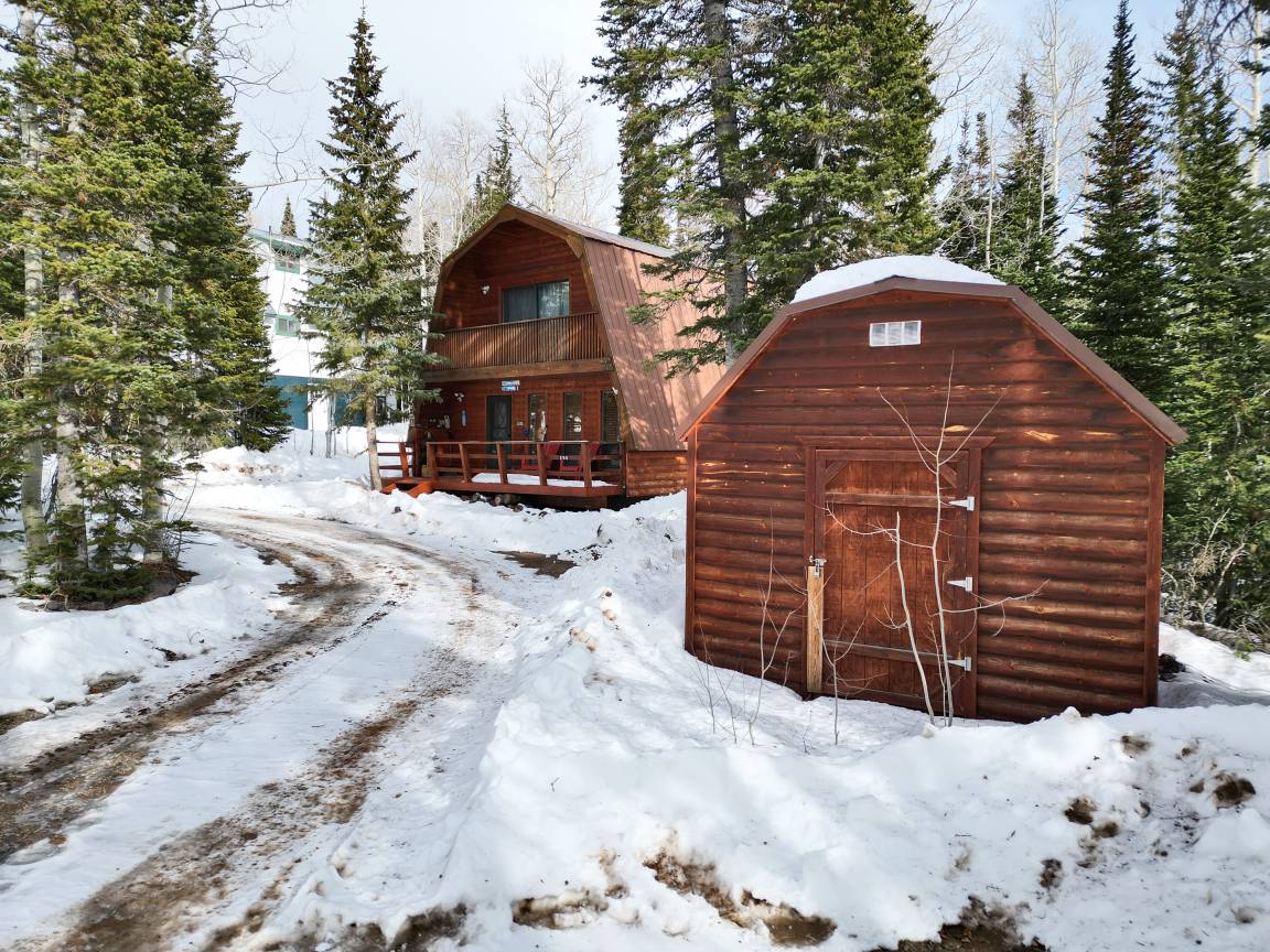 129 M² Cabin ∙ 3 Bedrooms ∙ 6 Guests - Brian Head, UT