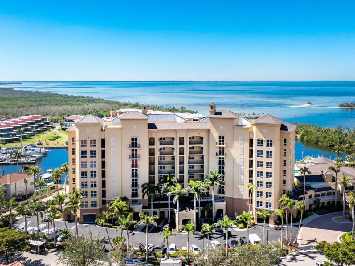 232 M² House ∙ 3 Bedrooms ∙ 8 Guests - Burnt Store Marina