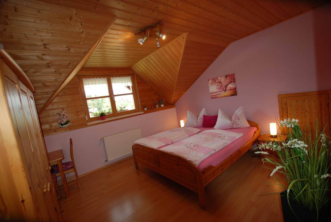 65 M² Ferienwohnung ∙ 2 Schlafzimmer ∙ 4 Gäste - Philippsreut