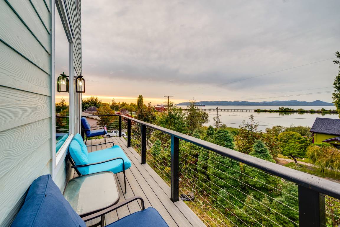 148 M² Apartment ∙ 3 Bedrooms ∙ 6 Guests - Astoria, OR
