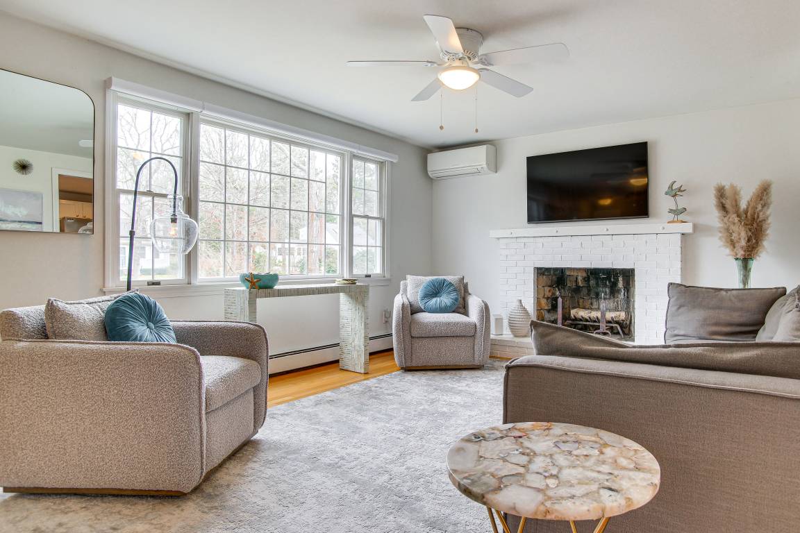 165 M² House ∙ 4 Bedrooms ∙ 11 Guests - Old Silver Beach, MA