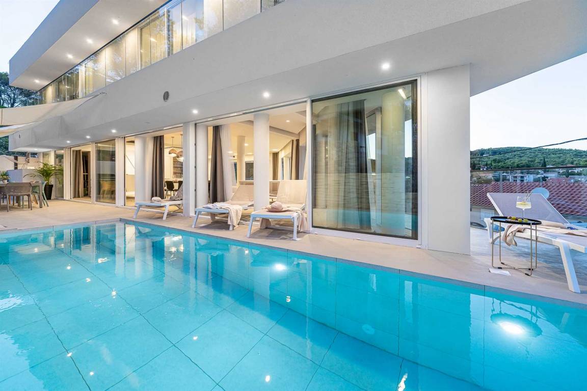 202 M² Villa ∙ 4 Bedrooms ∙ 8 Guests - Jelsa