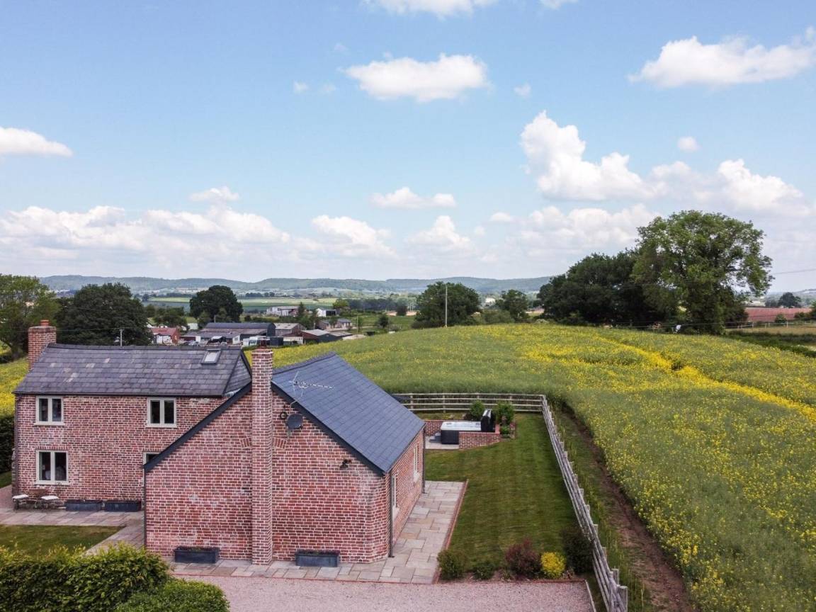 Cottage ∙ 3 Bedrooms ∙ 6 Guests - Hereford